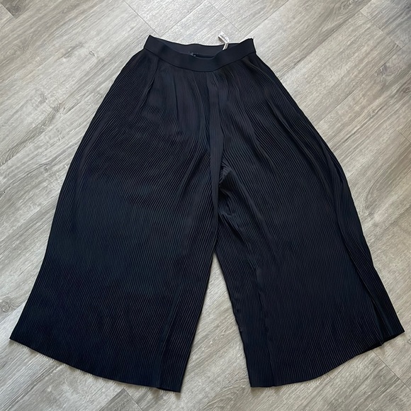 Zara | Pants & Jumpsuits | Zara Black Pleated Pants | Poshmark